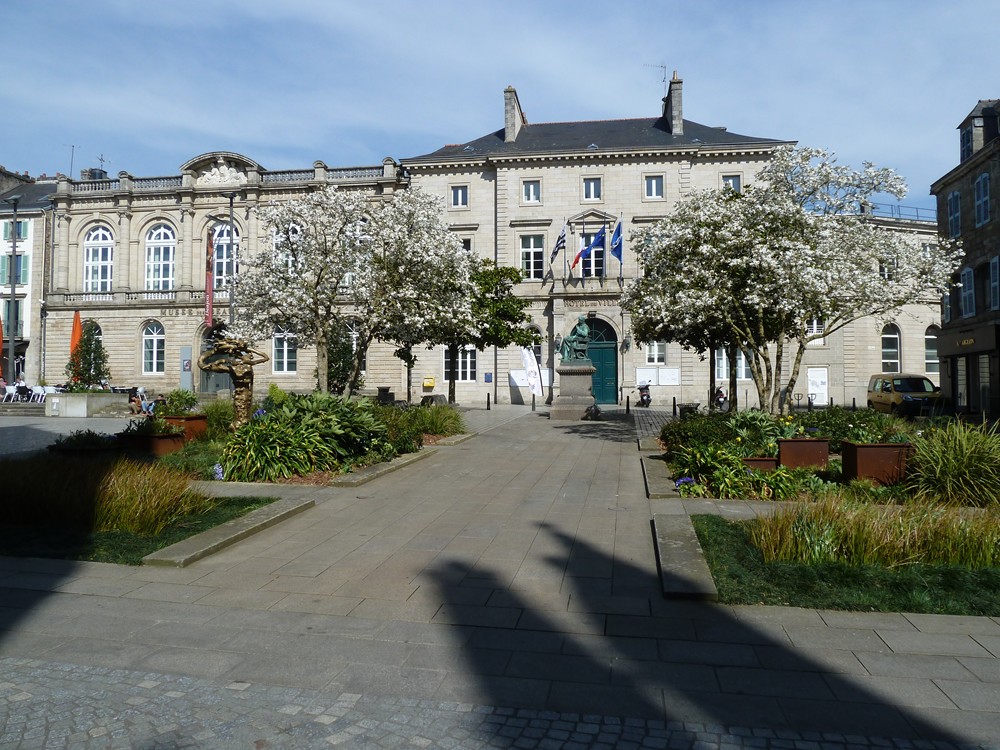 BRETAGNE - Finistère 29: QUIMPER - Place St-Corentin, le Musée des ...