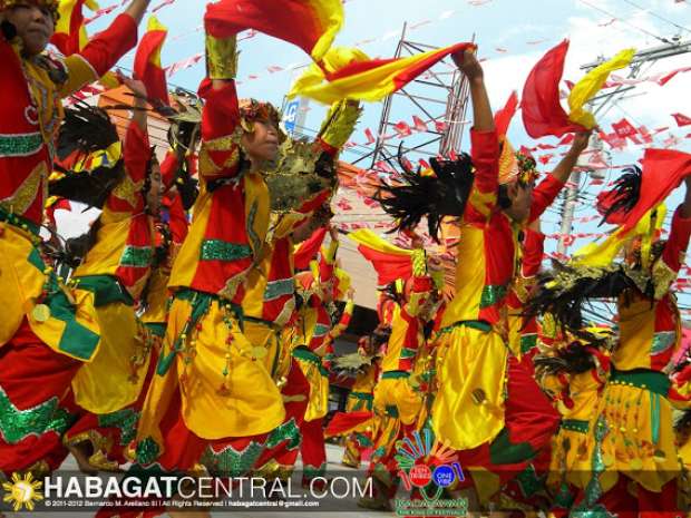 Rockin' the Mom Role: Kadayawan 2013 Indak-Indak sa Kadalanan Festival ...