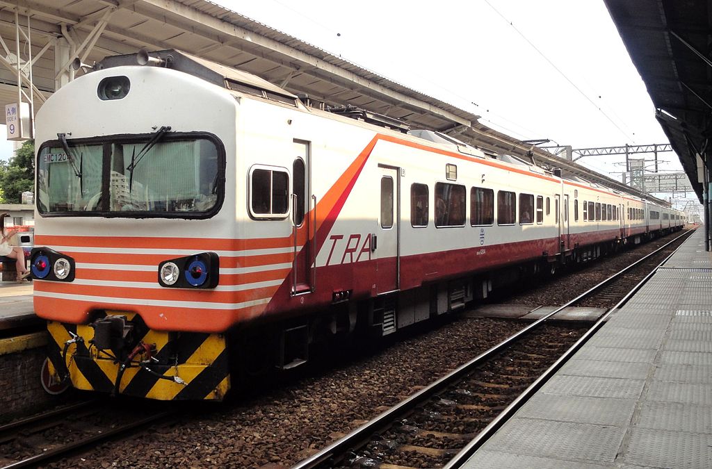 Beau的鐵道網站: 台鐵EMU1200形紅斑馬自強號/EMU200形自強號電聯車