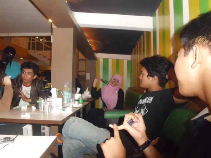 Buka Puasa Bersama Alumni SMP 194 di Pecel Lele Lela | PATRIOTISME ...