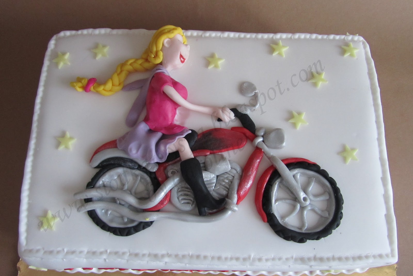 Tort z motorem dla dziewczyny | Słodka Wyspa