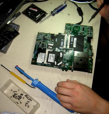 BEGINILAH JADI TUKANG SERVIS ~ REPARASI KOMPUTER & LAPTOP - JEMBER