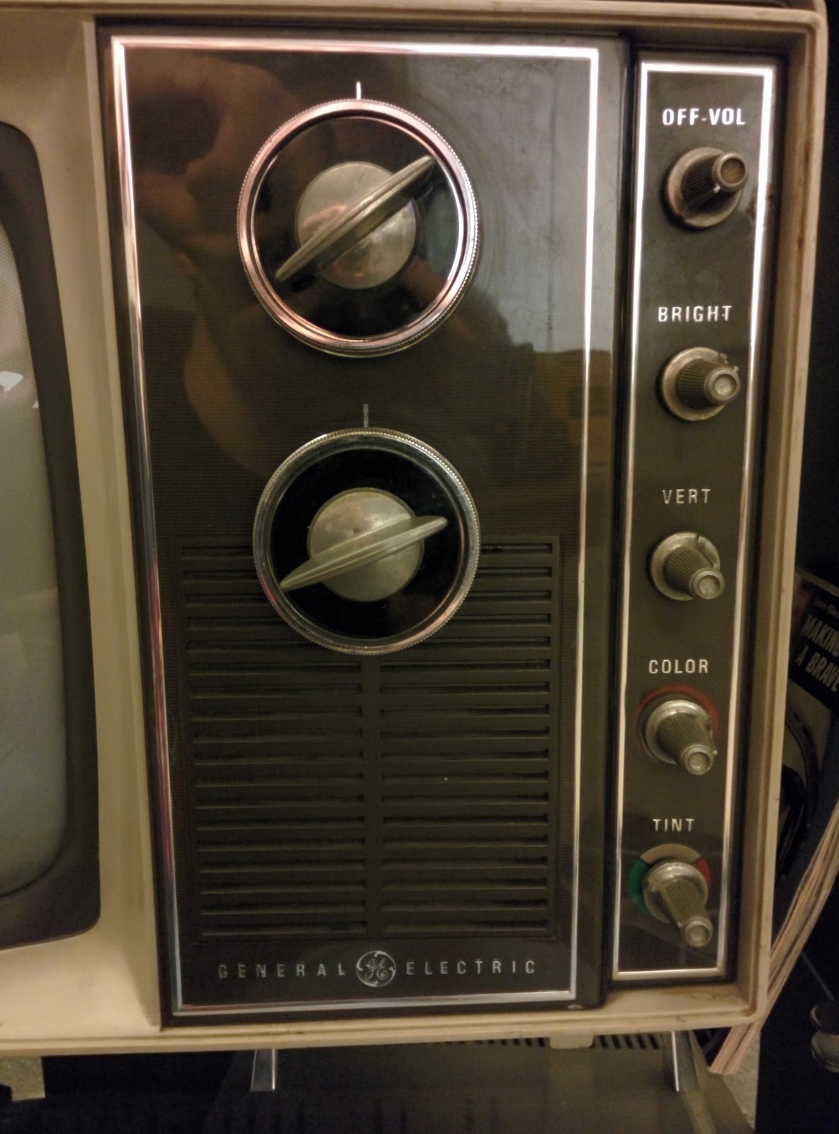 Retro Tech!: 1967: General Electric Porta-Color M213CWD Color Television