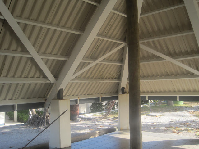 Thornes-in-Tarawa: Traditional Skills - Building a Mwaneaba