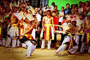 Enthok Poenya: Tarian adat "CACI" daerah Manggarai, Flores,NTT,Indonesia.