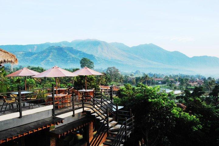 CAPE RESTO DAN RESORT BUKIT ALAMANDA GARUT - wisata kuliner indonesia