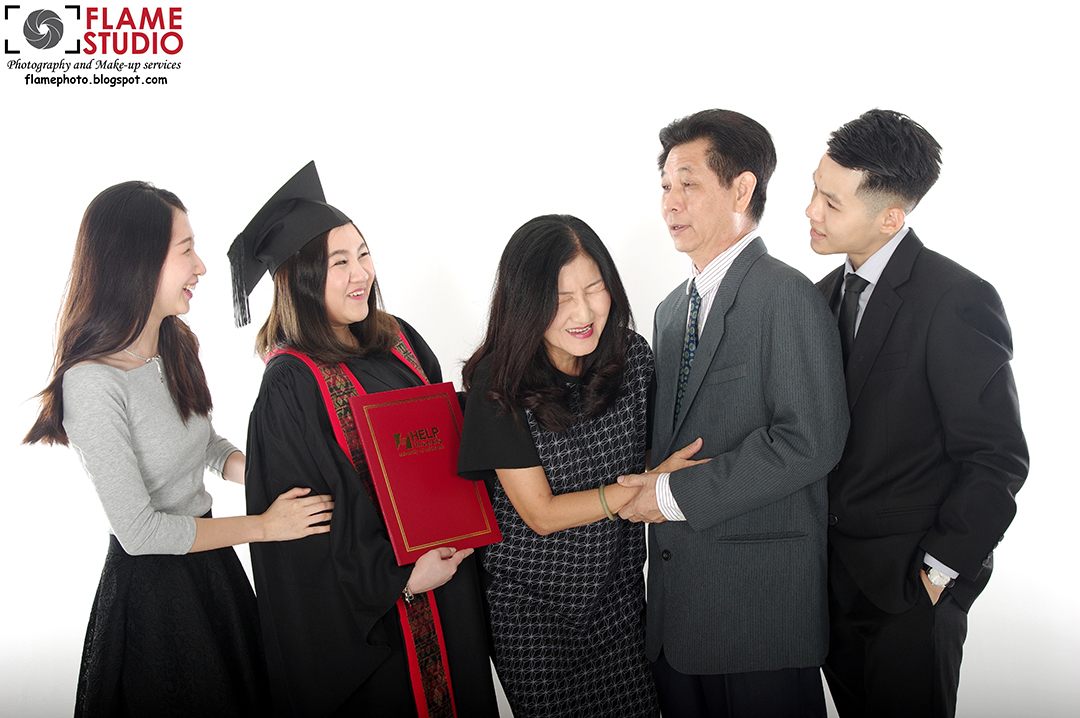 Flame Graduation Photography Studio: Graduation Convocation Family ...