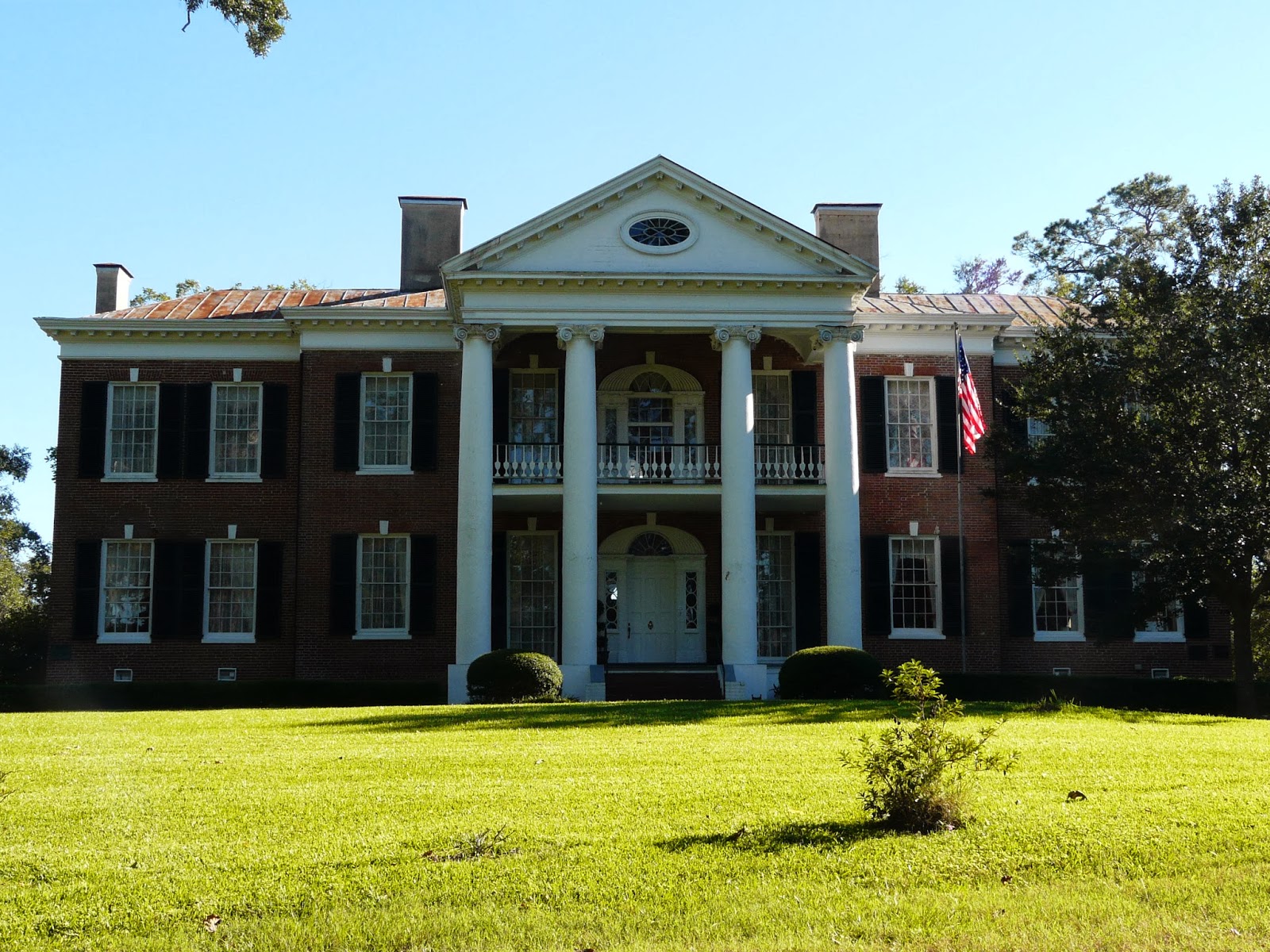 VIVA LA VITA: Antebellum architecture at the Mississippi river