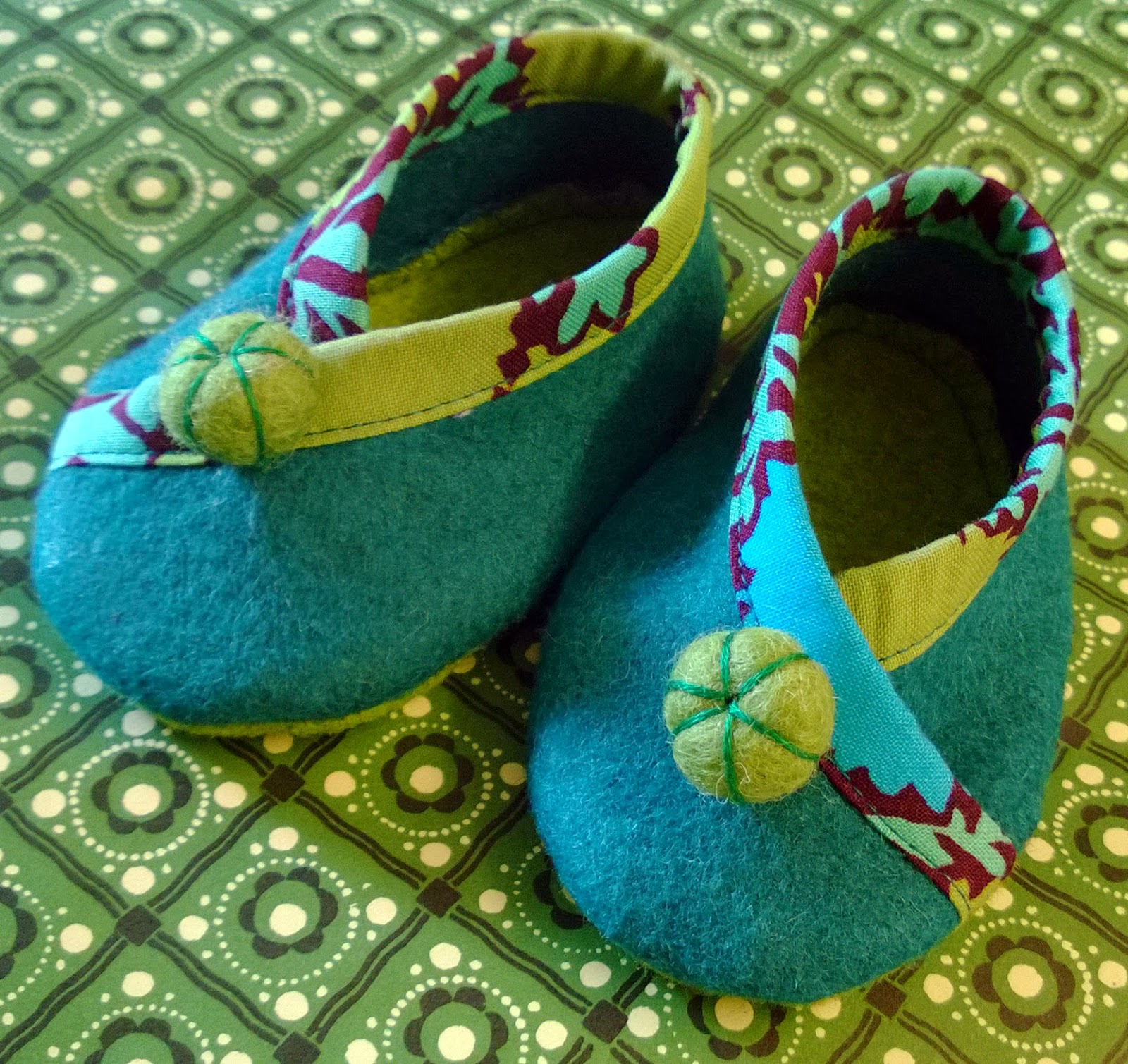 anna's cup of tea: HOW TO MAKE FELT SHOES FOR A BABY