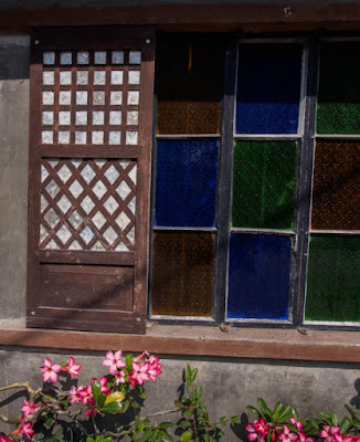 Enderle Travelblog: Sea Shells in My Windows: the Capiz Windows of Vigan