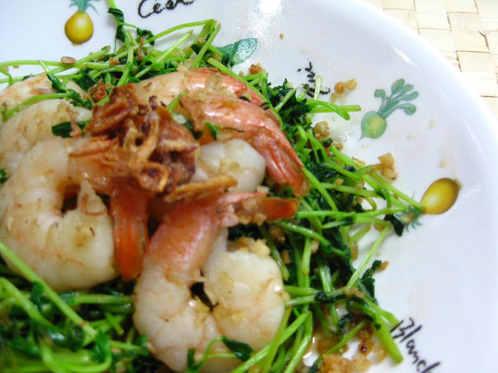 BUBI LOVES TO EAT: Stir Fry Dou Miao with Shrimps and Garlic