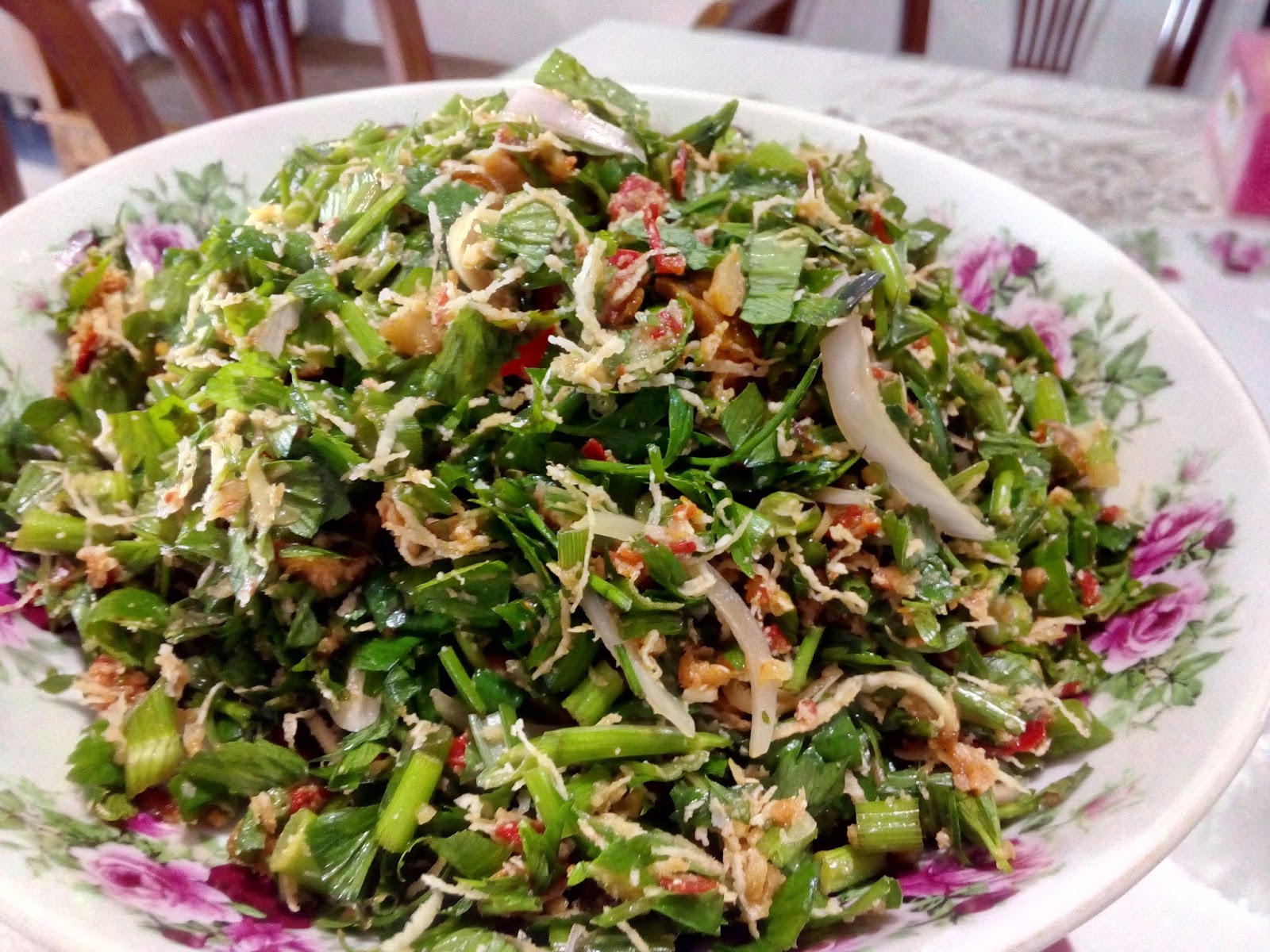 SurayaMSyed: Kerabu Daun Selom