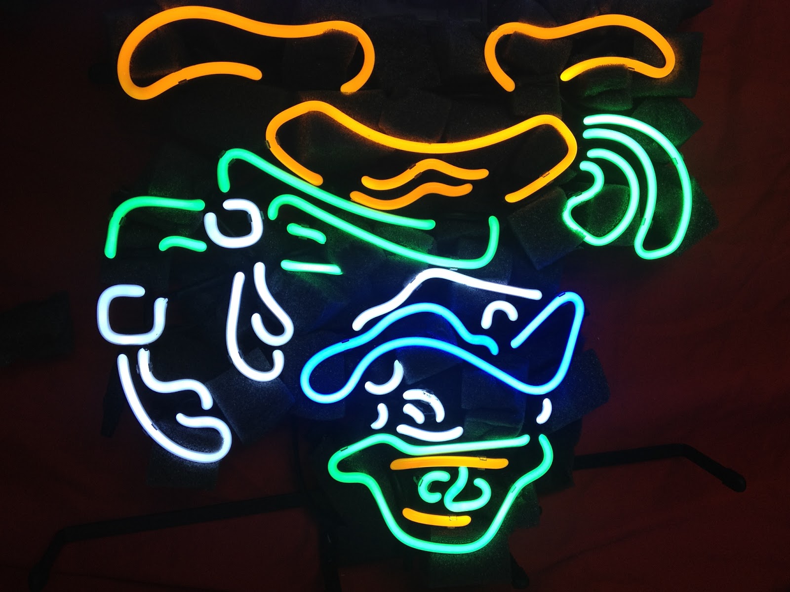 Wiki Neon Sign Blog: NCAA Neon Beer Bar Sign for Home & Business ...