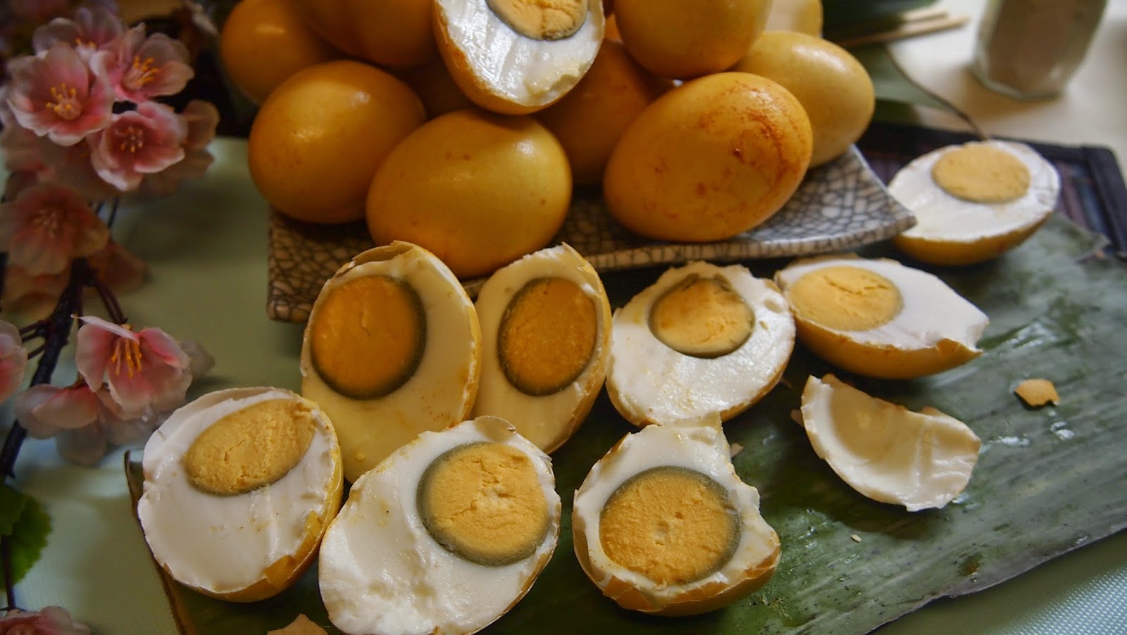 LUWEEH KITCHEN : TURMERIC EGG ...Itlog na Dilaw (Salted Egg)