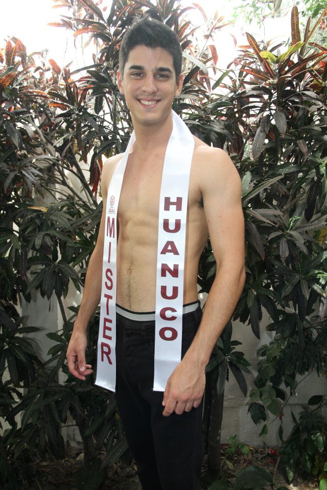 Mister Peru 2012 candidates go shirtless at the Press Conference ...