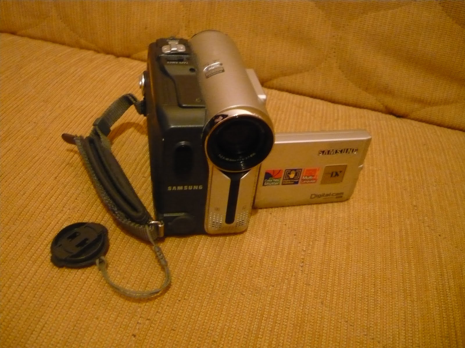 Peaches: Camera video Samsung VP-D351, Mini-DV