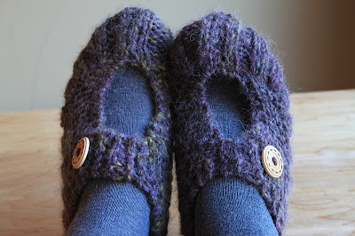 Match the Pictures: Pocket Book Slippers