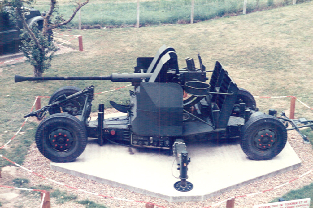 Le canon AB Bofors 40 mm AA Mk 1.