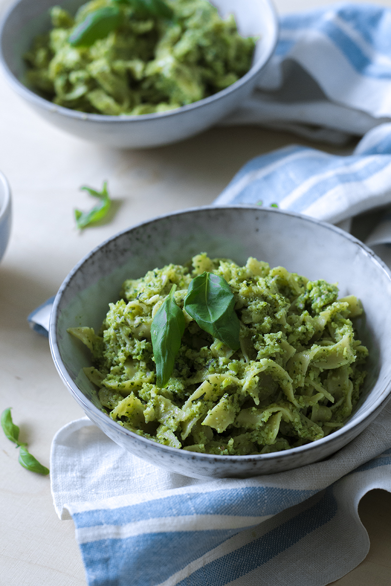 Parsakaalipestopasta: Ruoka-alkemisti