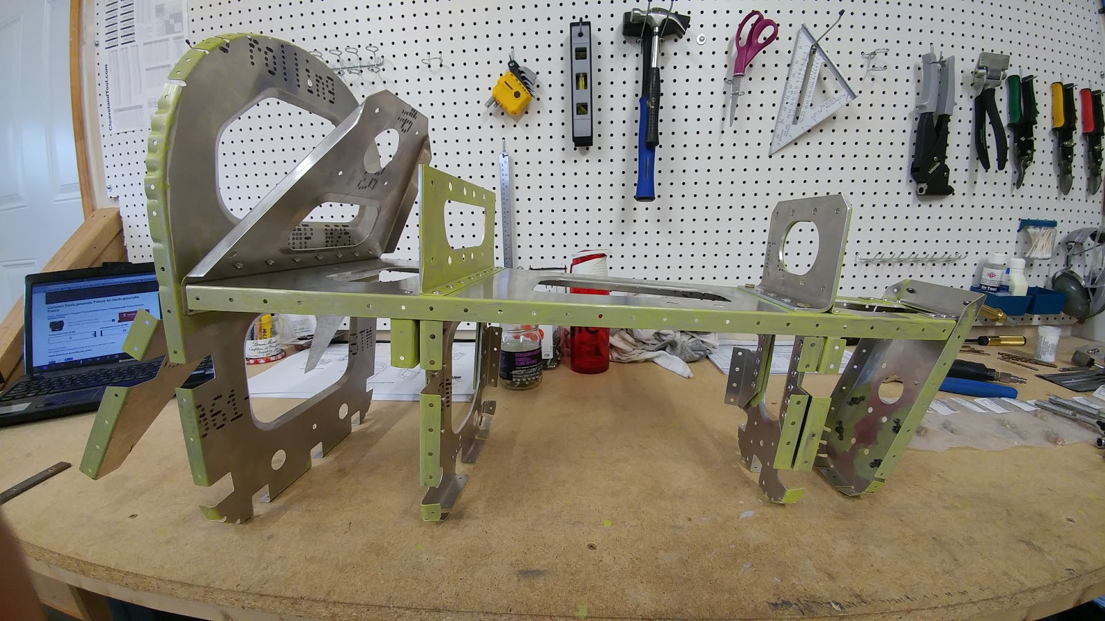 Begin the fuselage: Rear rib assembly