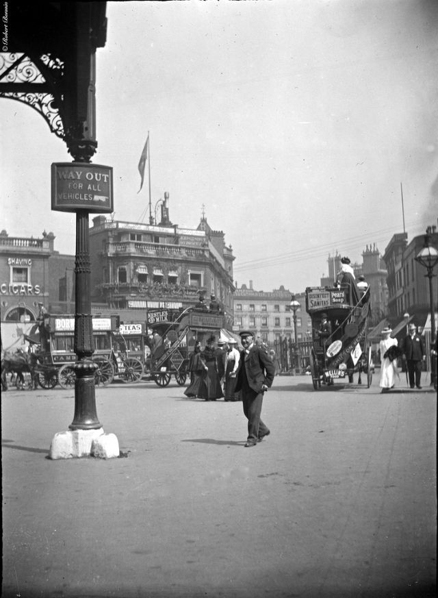 Rare Found Photos That Capture Street Scenes of London From the 1890s ...