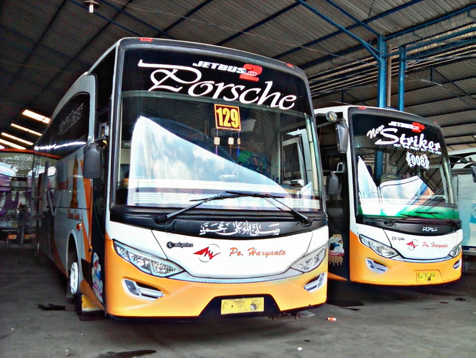 bebas semua: 15 Unit Hino RN 285 dan 2 Unit Hino R 260 Po. Haryanto