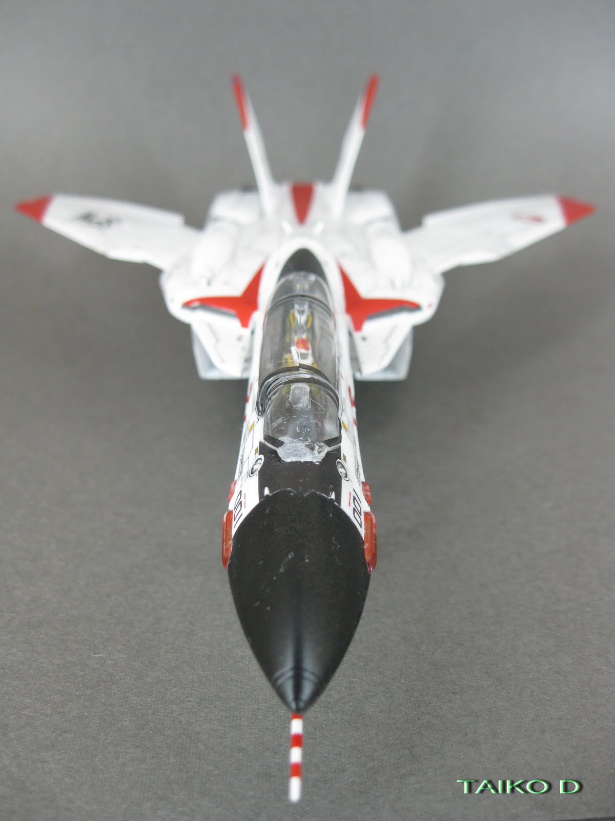 TOY ADDICT ZONE: MACROSS ZERO : 1/72 VF-0B