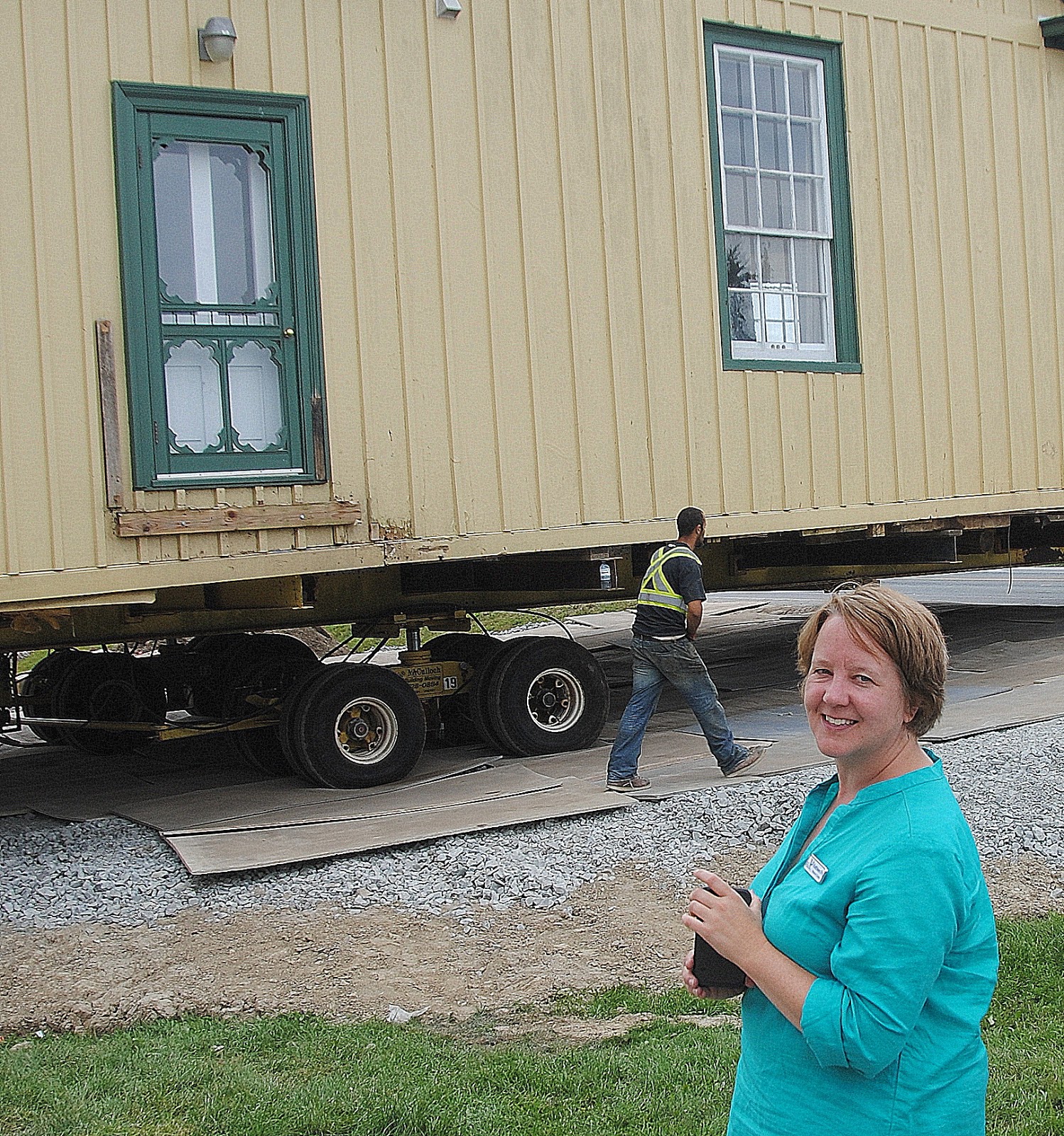 Camera on King & Aurora : More photos of Laskay Hall's historic move...