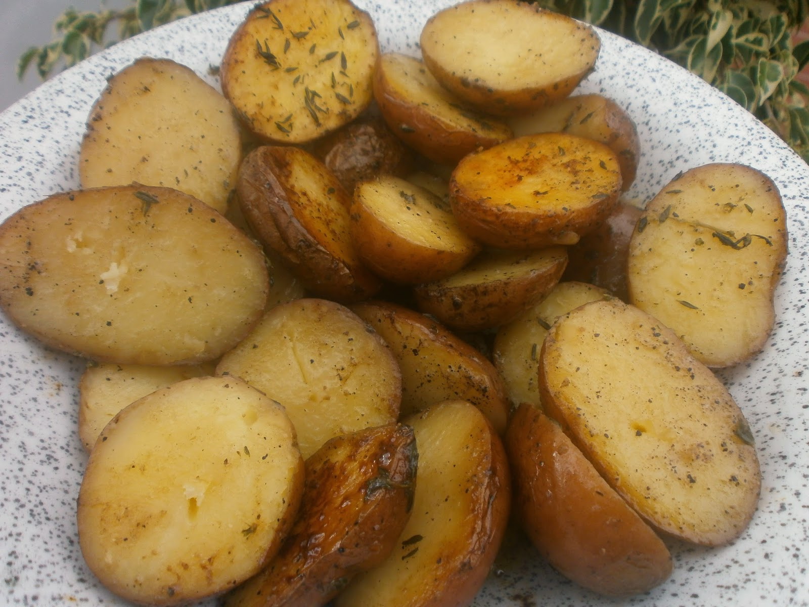 Luzmary y sus recetas caseras: PAPAS AL TOMILLO HORNEADAS EN OLLA GM E