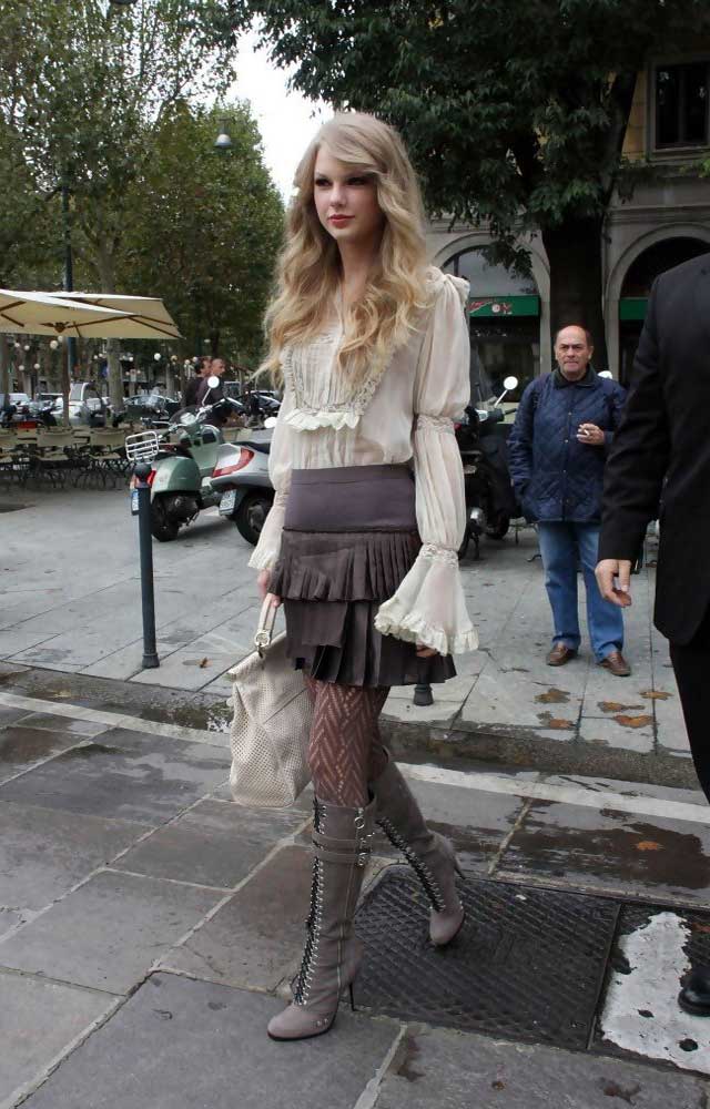 fashionjewellery: Taylor Swift Lace Up Boots