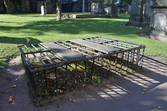 The Mortsafe: Or How to Protect Your Loved Ones from the Bodysnatchers ...