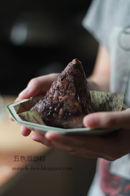 厨苑食谱: 紫米豆沙粽 【Dual Coloured Red Bean paste Dumplings】