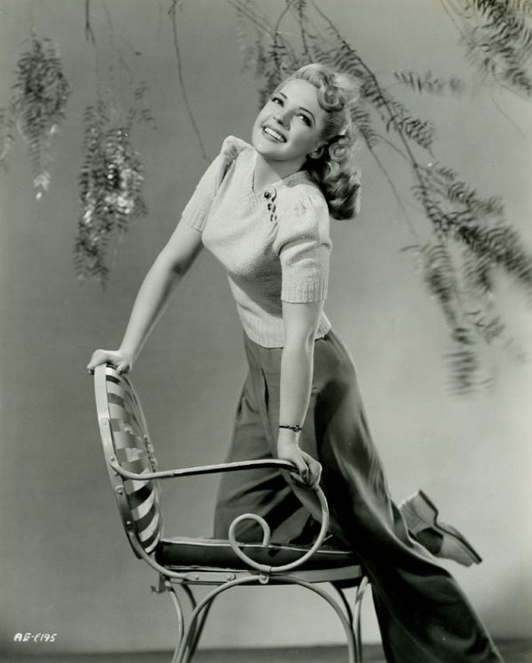 Pinupmania: Anne Gwynne 1918 - 2003