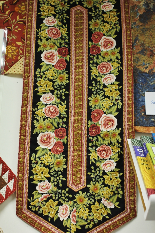 Quilting By The Yard: Easy Striped Table Runner Class