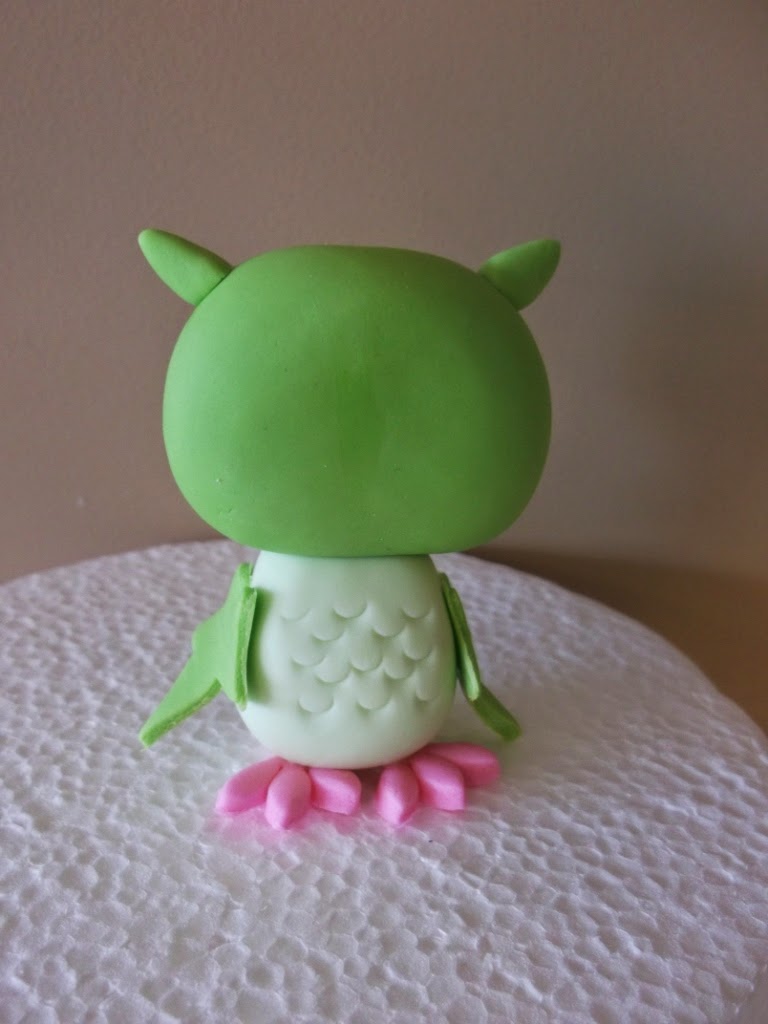 Kiwi Cakes: Fondant Owl Figurine tutorial