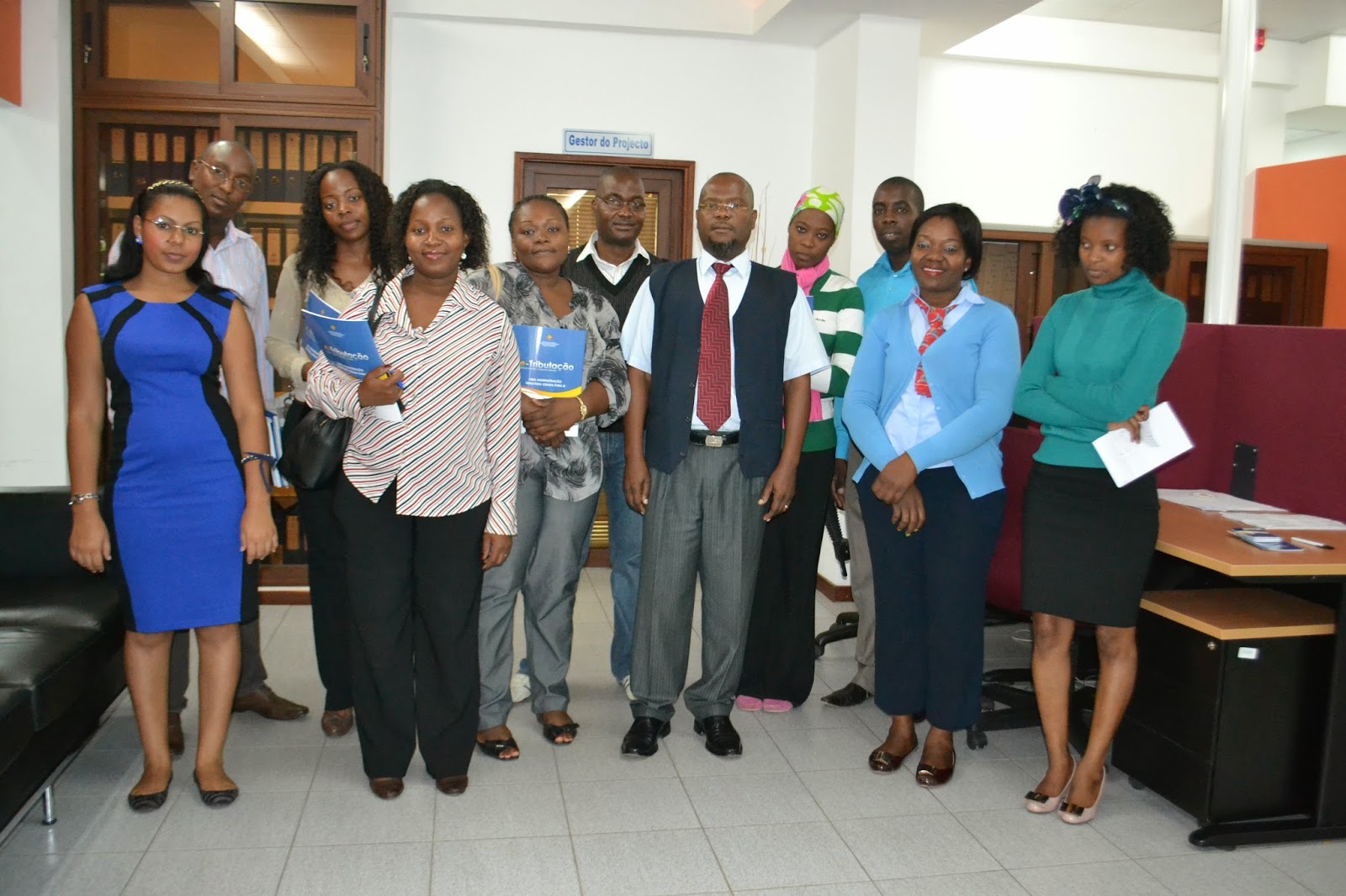 e-Tributação: Recém - graduados da USTM visitam escritório do e ...