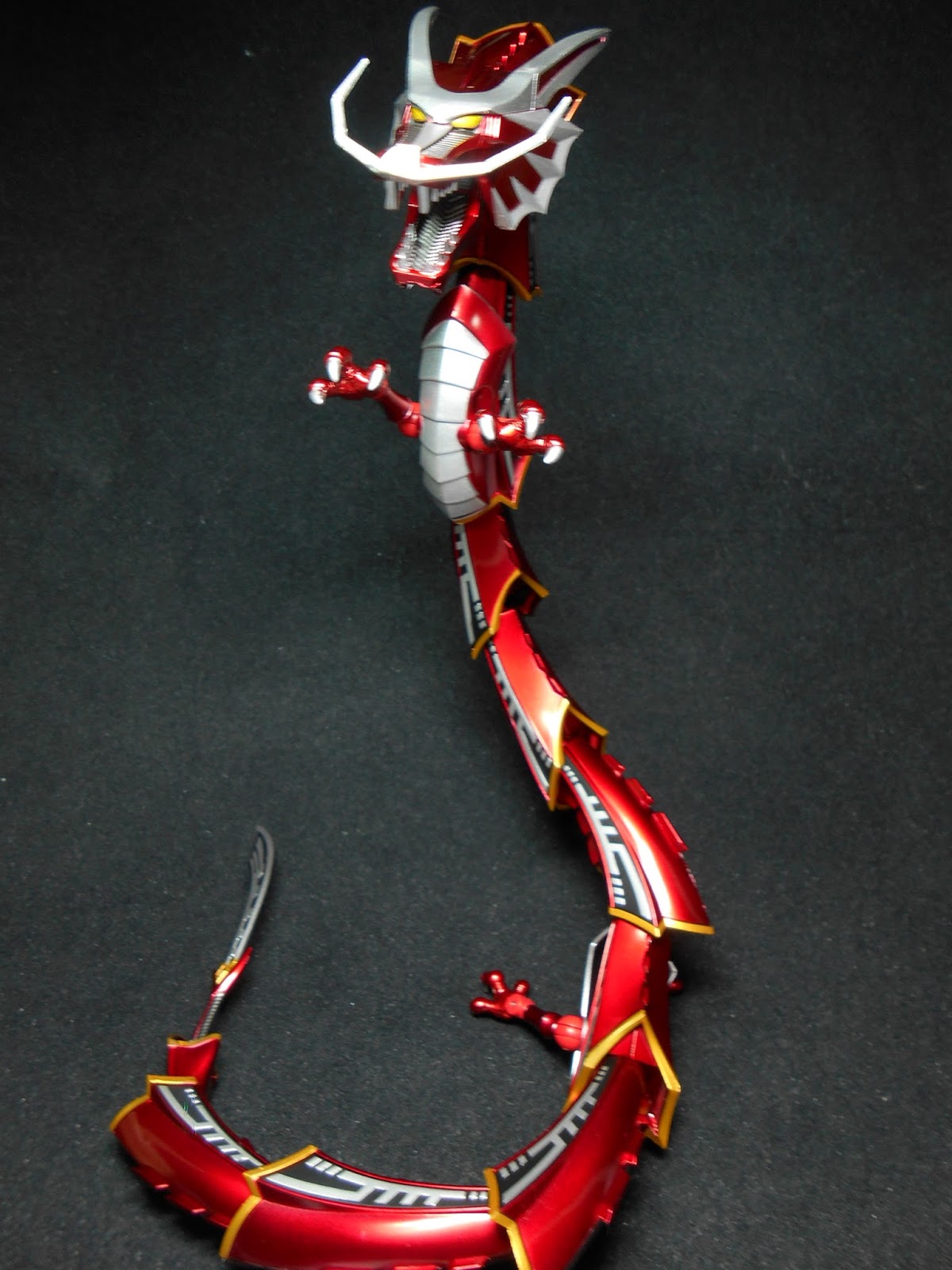Review: S.H.Figuarts Kamen Rider Ryuki & Dragreder | Night's Corner