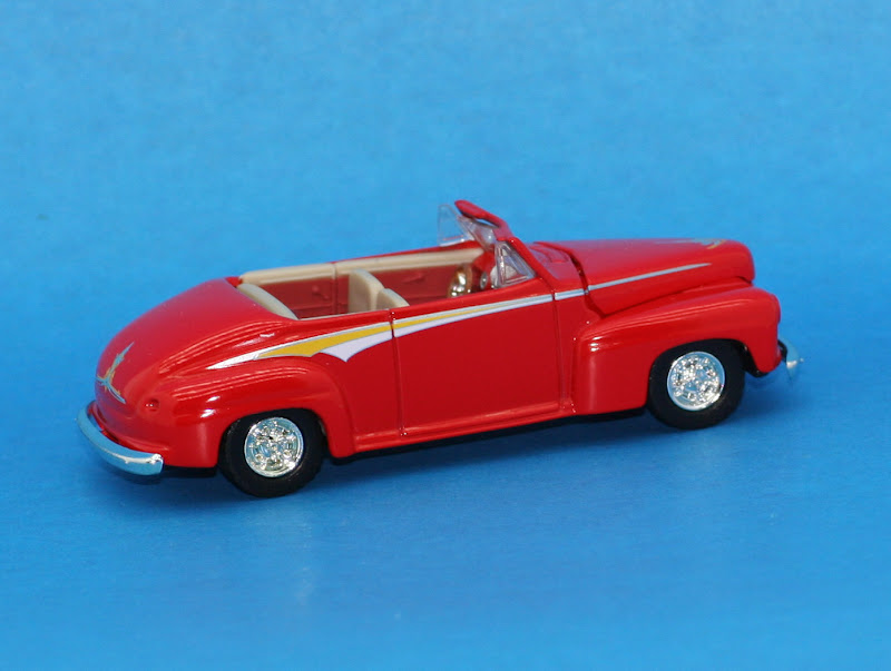 Incredible Mini Garage: Ford Convertible 1947 Hot Wheels 1/64