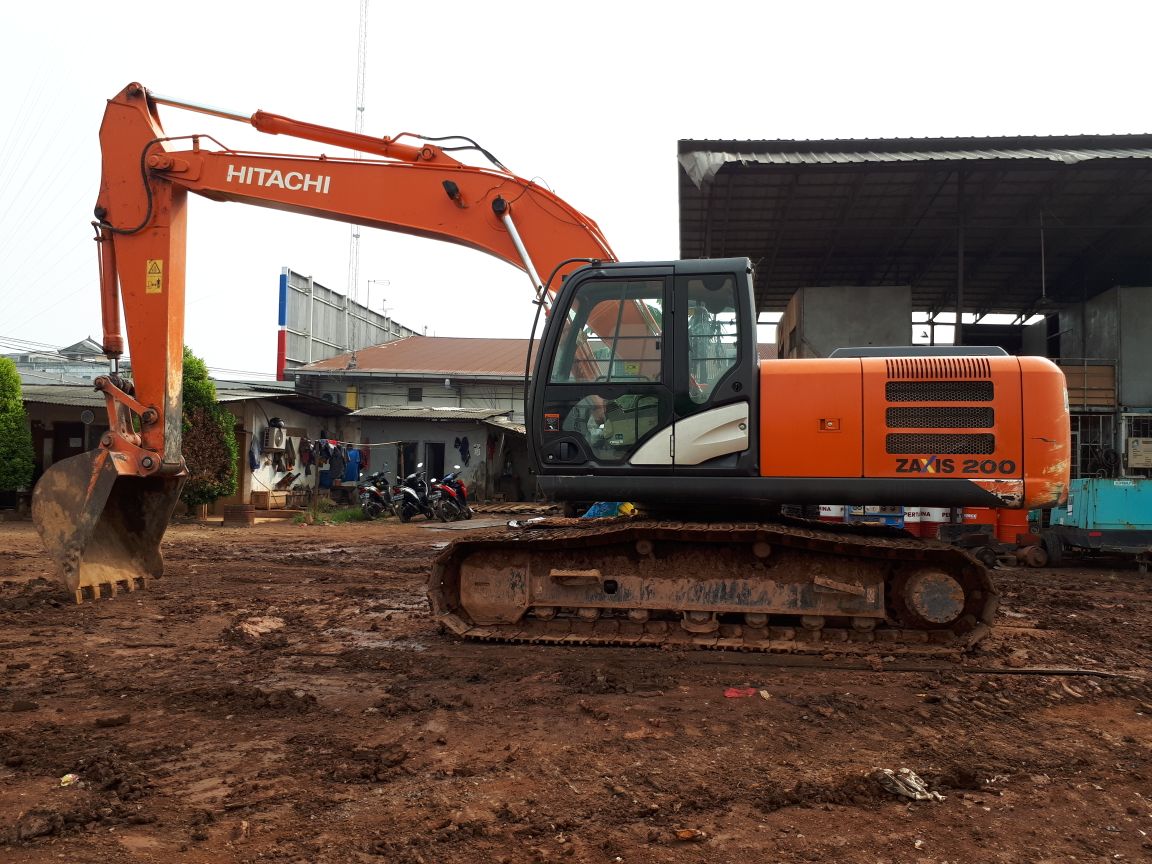 Pusat Jual Beli Alat Berat Bekas Terlengkap: Excavator Hitachi ZX200-5G ...