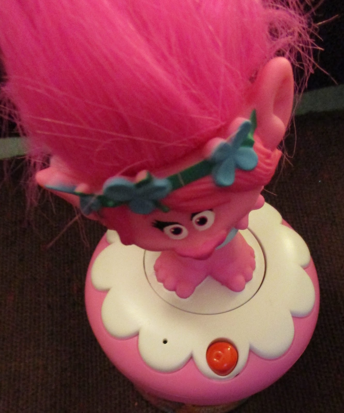 Missy's Product Reviews : Dancing Troll Poppy Speaker