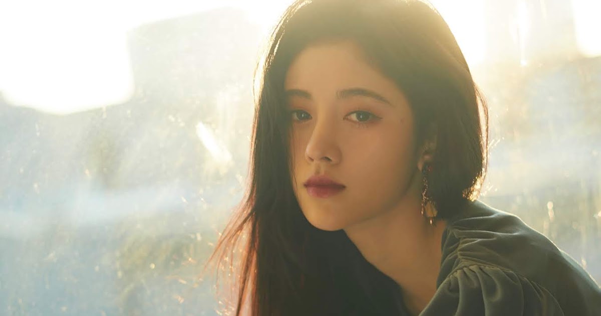 China Entertainment News: Ju Jingyi poses for photo shoot