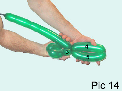 CLASSICAL: Balloon parrot