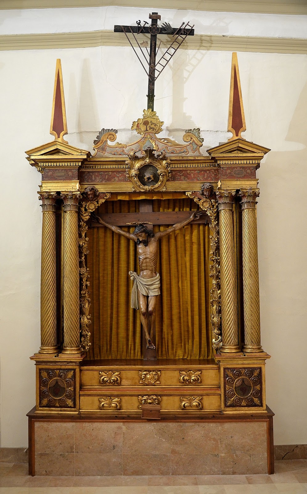 Centro de Estudios Borjanos: El retablo del Santo Cristo de la iglesia ...