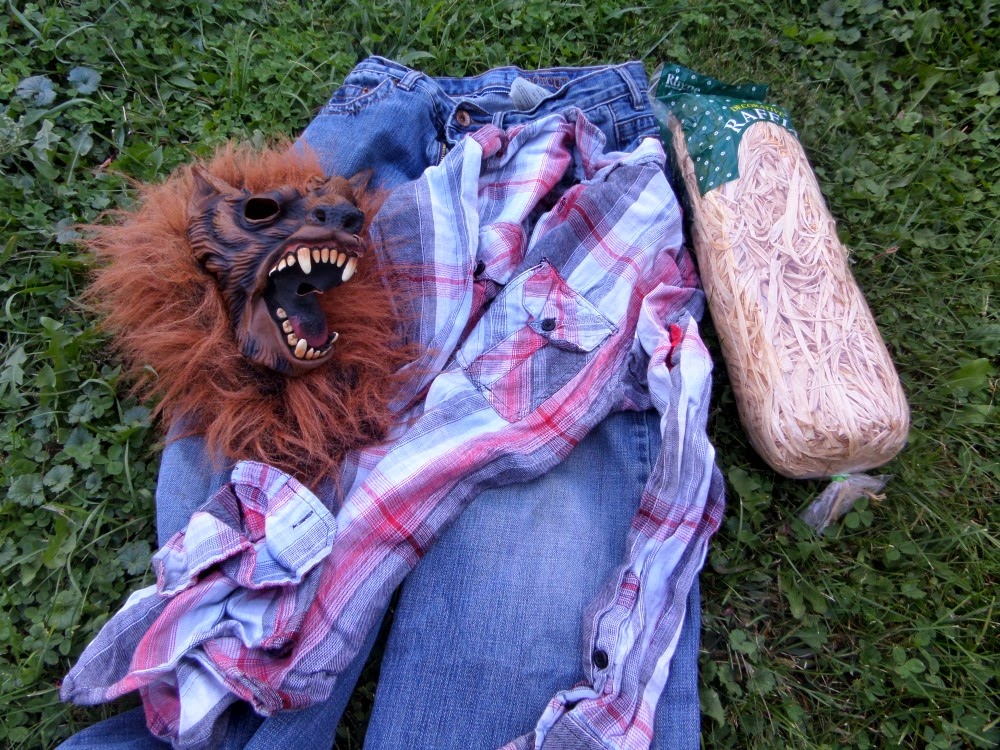 DIY Werewolf Scarecrow for Halloween - Outnumbered 3 to 1