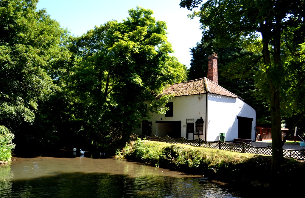 pear tree log: Claythorpe Watermill