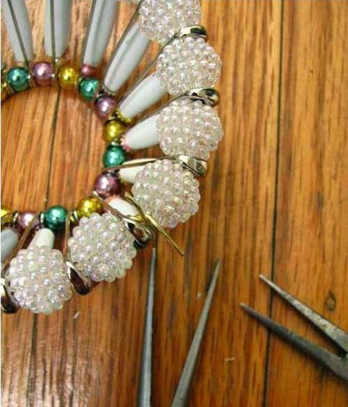 DIY Basket with Beads and Safety Pins - The Idea King
