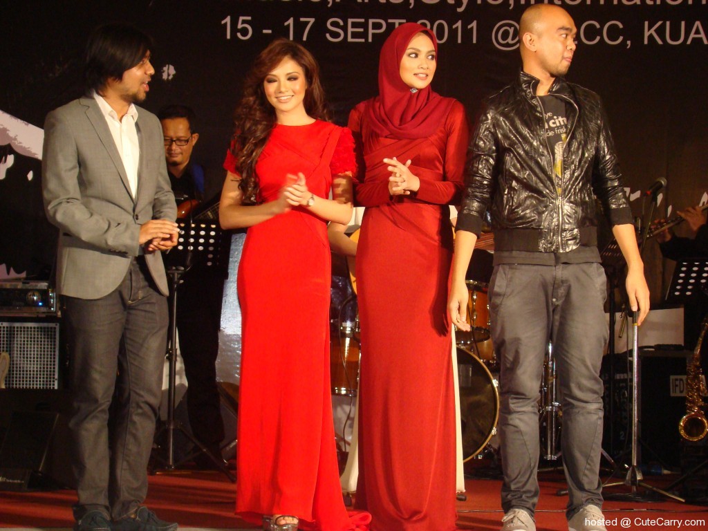 ctnhoney: Video dan gambar Neelofa dan Datin Norjuma catwalk di MASIF 2011