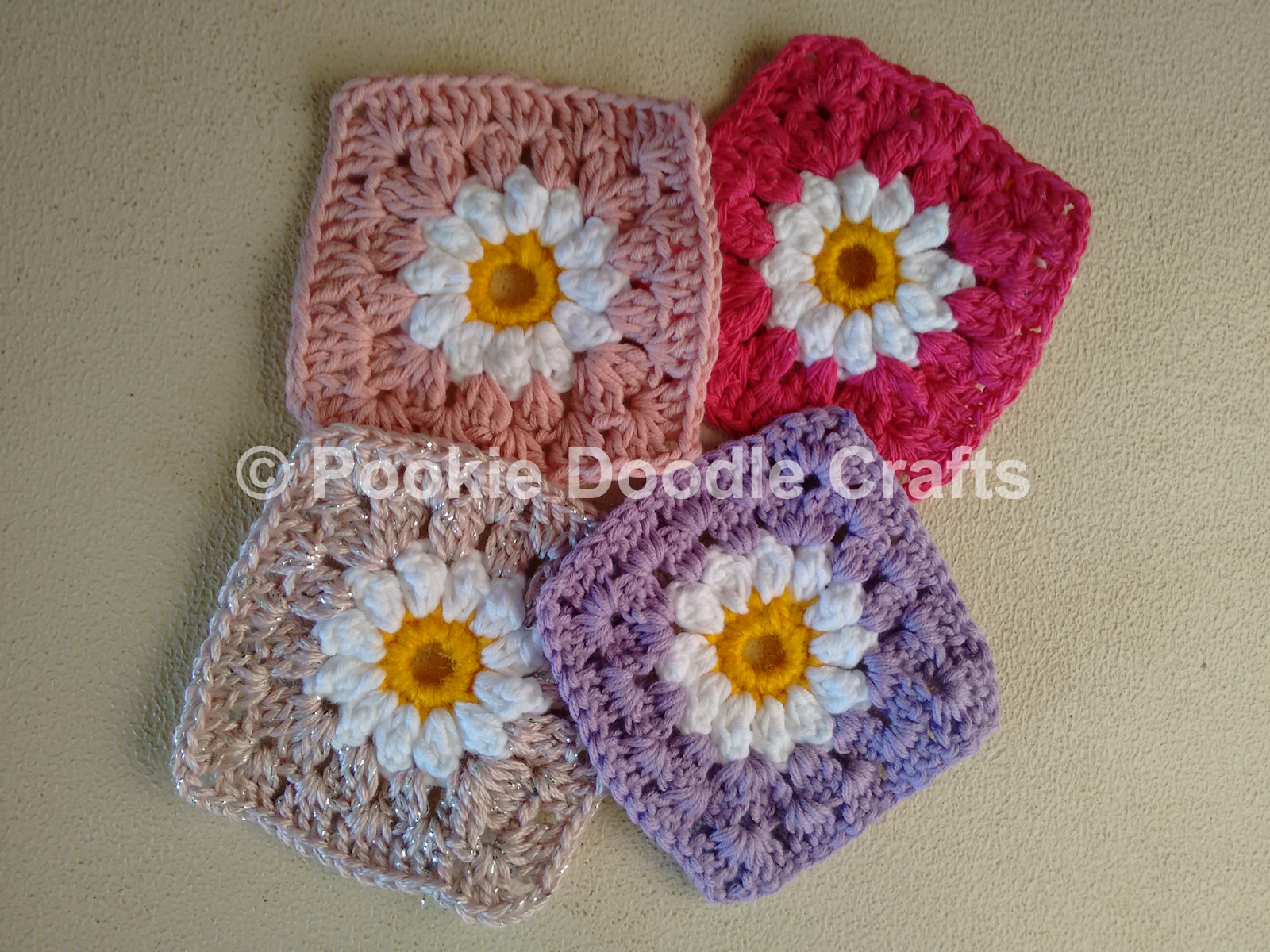 Pookie Doodle Crafts: Daisy centre granny squares - crochet tutorial