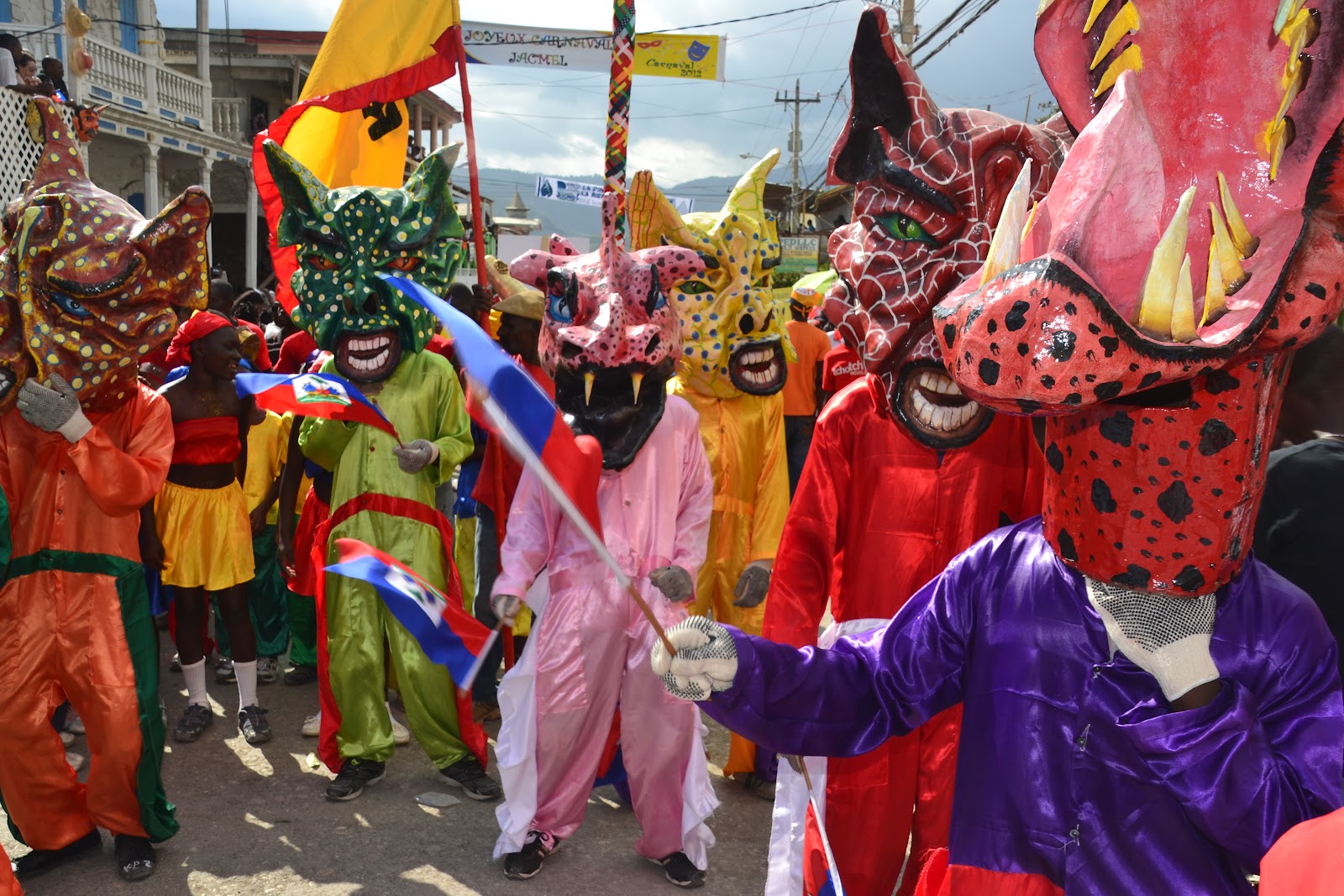 HAITI EN PHOTO: Le Carnaval de Jacmel 2012 Haiti [Photos Carlo Junior]