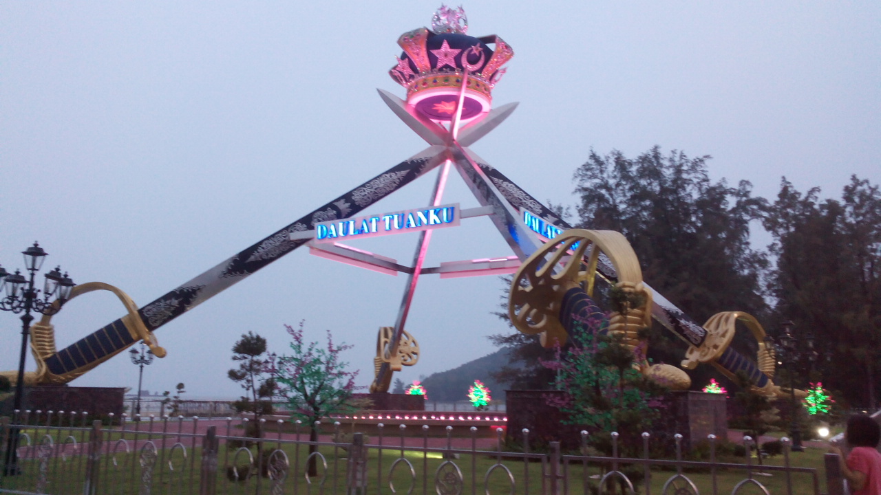 TUGU MAHKOTA JOHOR DAYA TARIKAN PELANCONG DI JETI MERSING